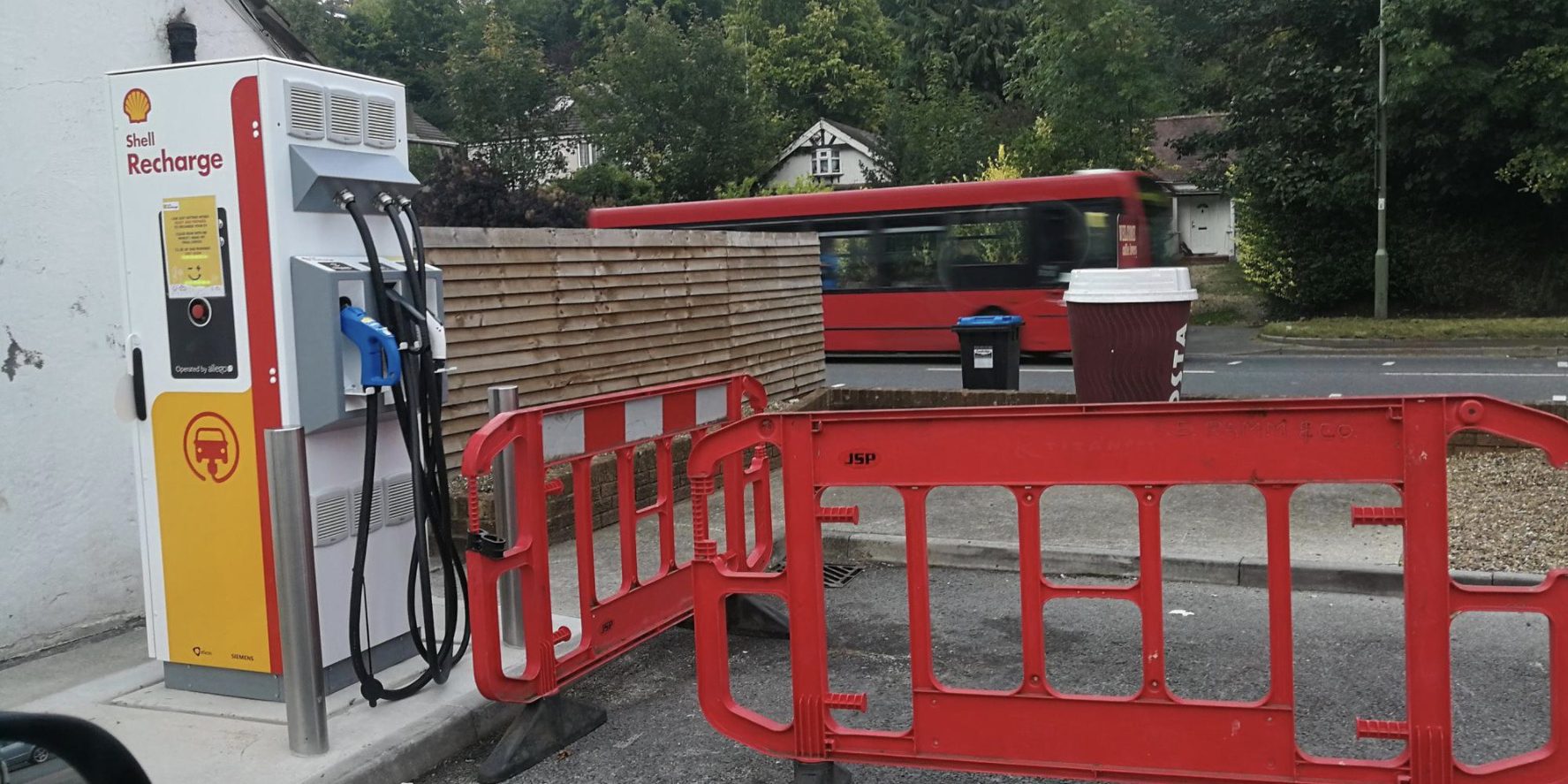 Shell vybudoval na svojich "čerpačkách" prvé nabíjacie stanice