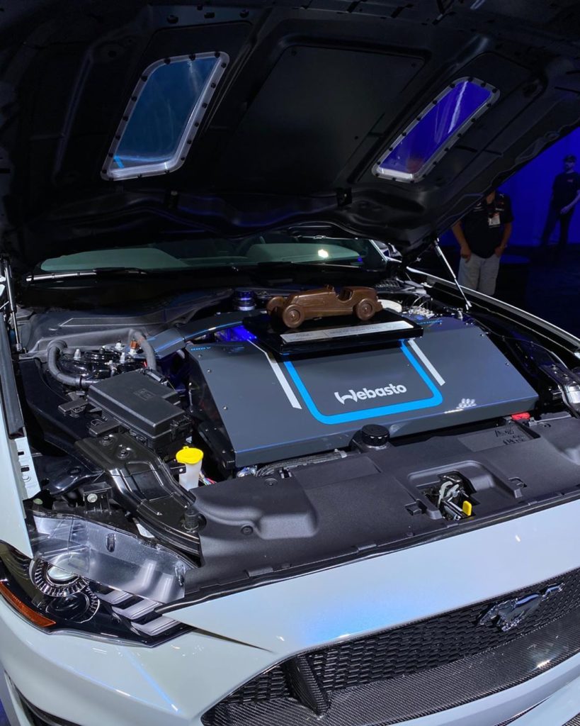 Ford Mustang Lithium: Muscle car s 900 elektrickými koňmi pod kapotou