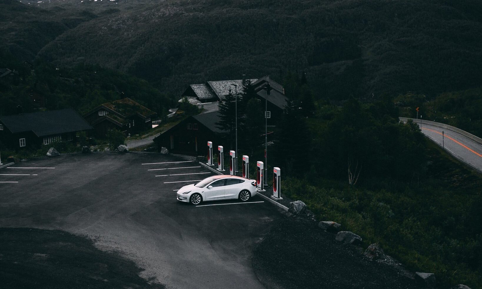 Tesla má v Európe už viac ako 6000 nabíjacích staníc Supercharger
