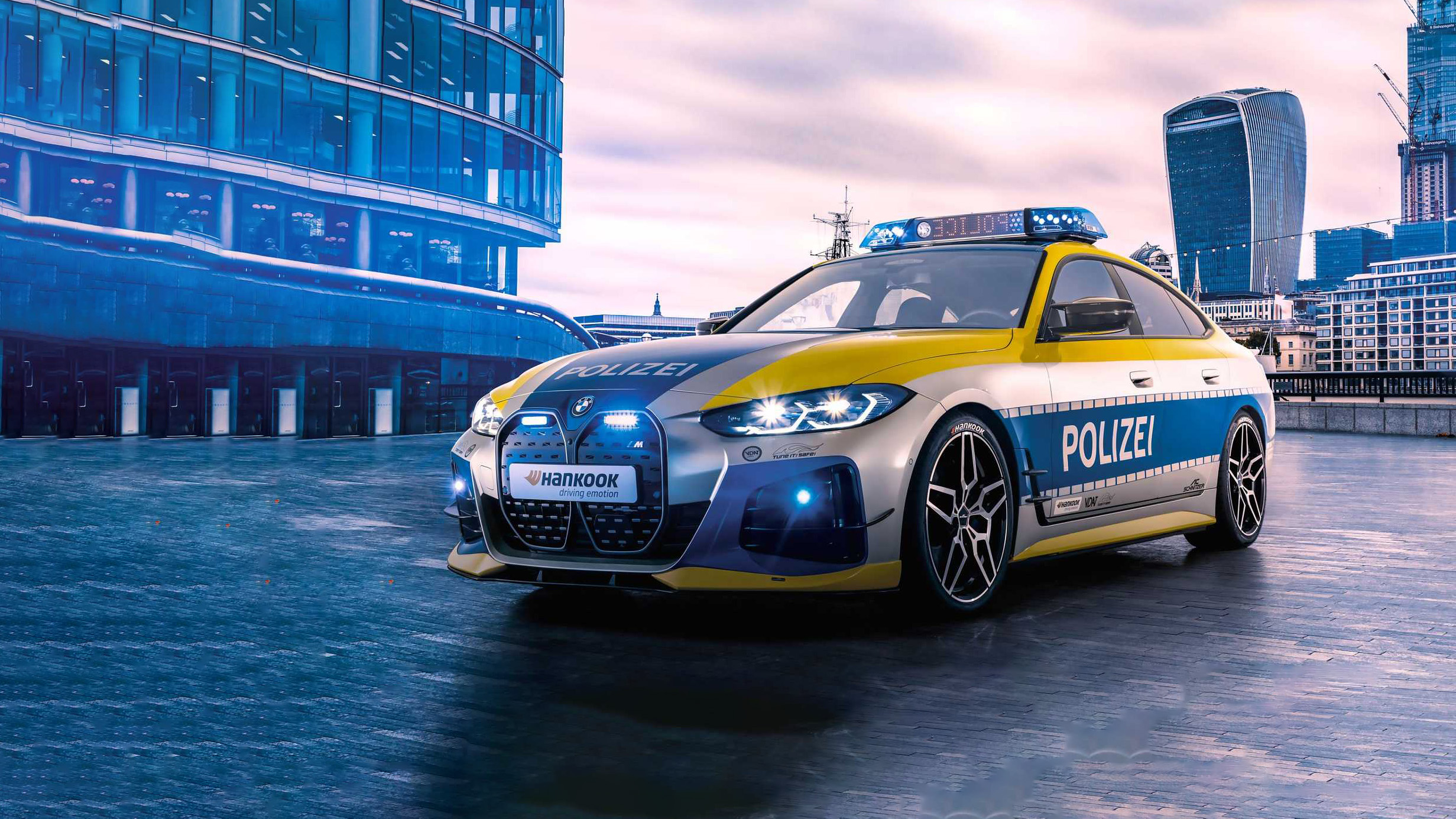 Policajný elektromobil ako sa patrí. V Nemecku budú jazdiť na ...