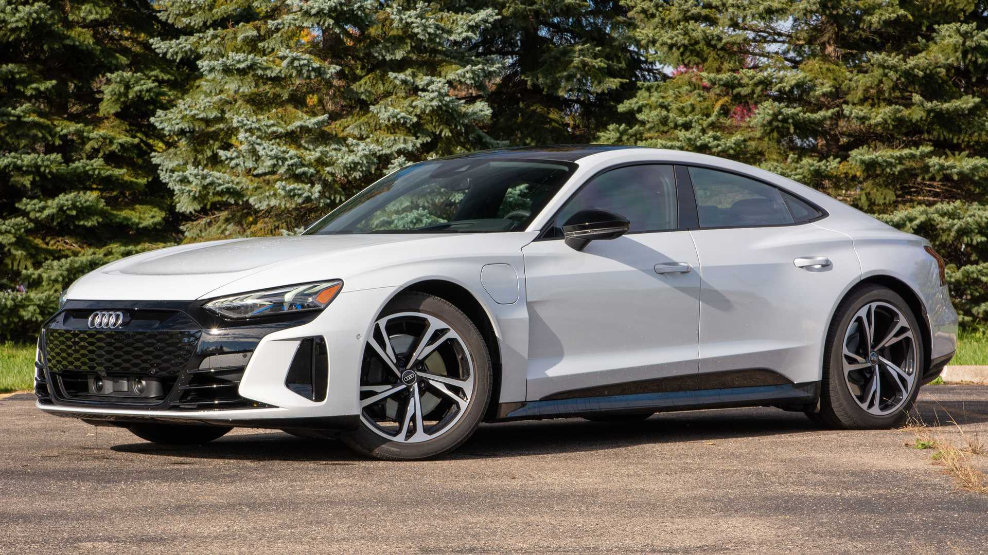 Audi E-Tron do roku 2026 smeruje k úplnej elektrifikácii