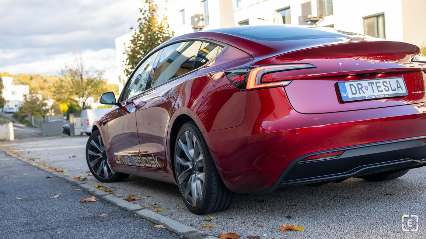 Tesla majiteľom starších elektromobilov ponúka LFP batérie. Má to háčik