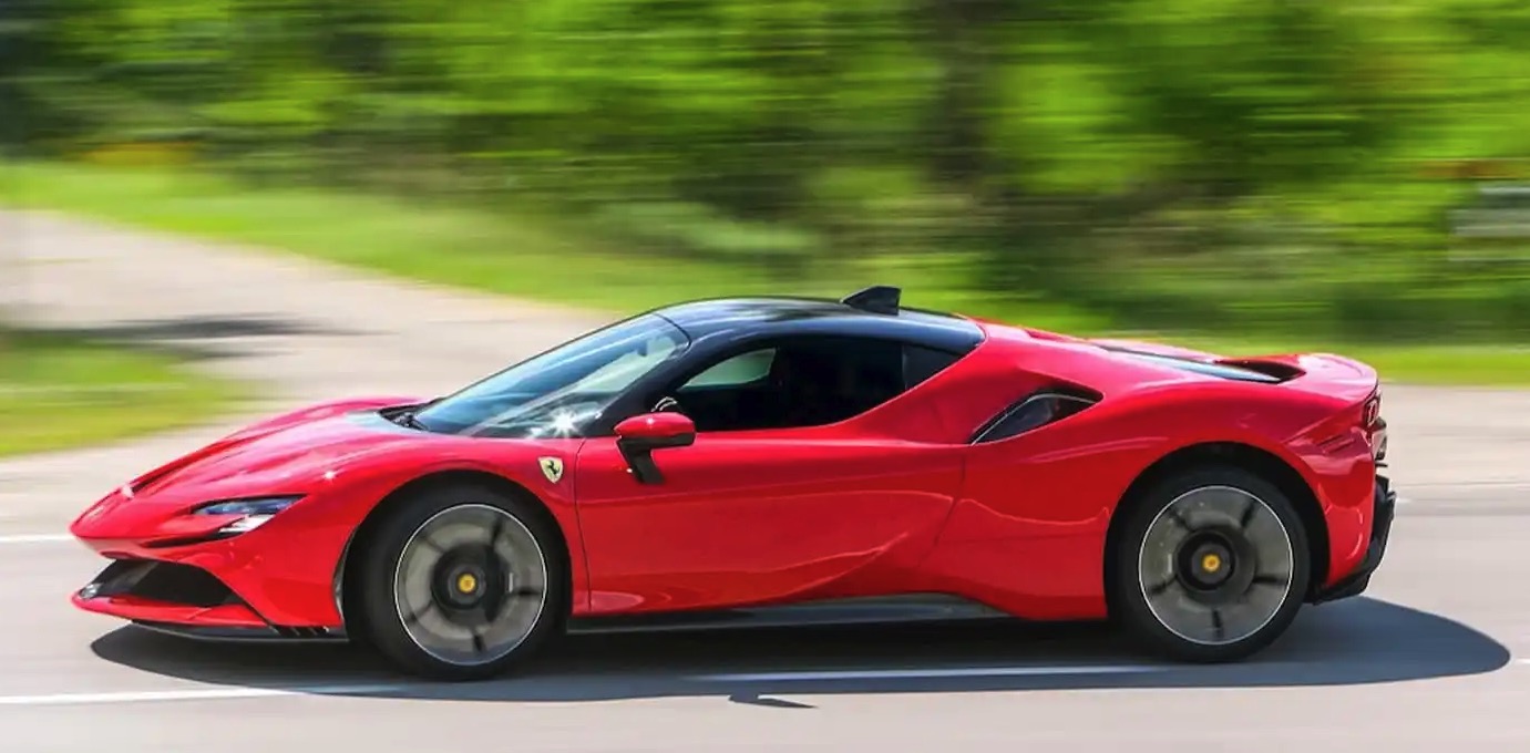 Ferrari predstaví svoje prvé elektrické superauto. Varuje pred čínskymi ...