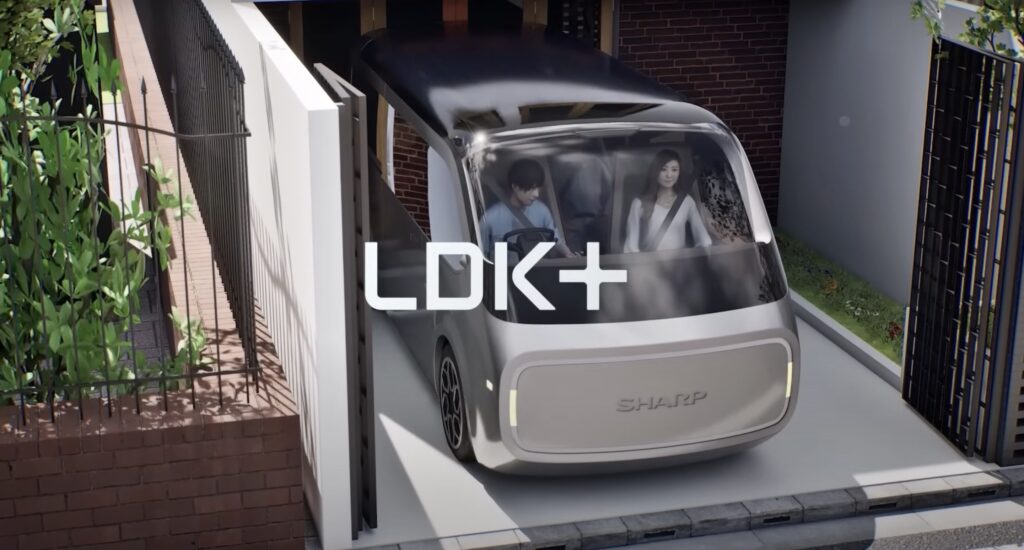 Sharp sa púšťa do elektromobility. Ukázal "obývačku" na kolesách