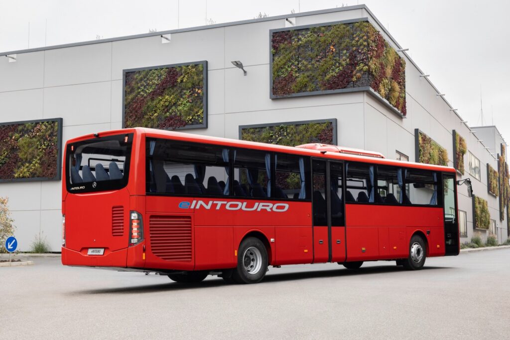 Ponuka medzimestských elektrobusov sa rozšíri. Prichádza Mercedes-Benz ...