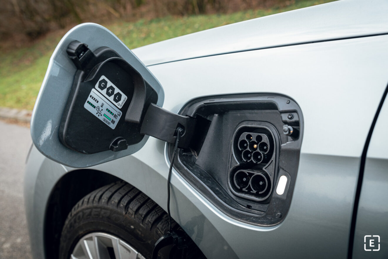 Test Škoda Superb Combi PHEV: Plug-in hybrid patrí medzi špičku. Ale ...